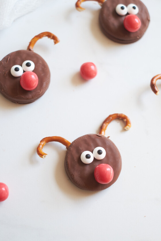 Oreo Reindeers - Recipes From A Pantry