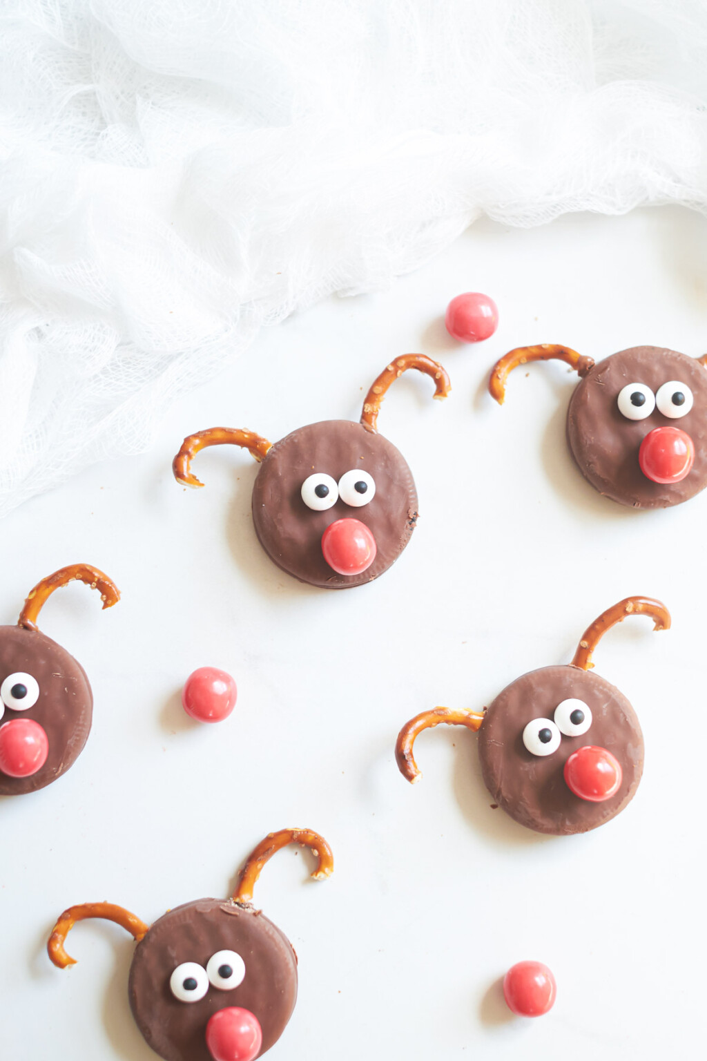 Oreo Reindeers - Recipes From A Pantry